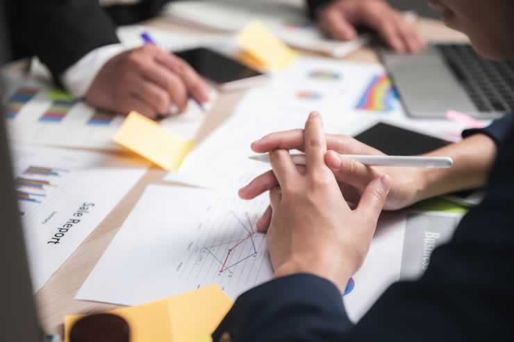 How to Create a Sales Strategy that Delivers Leads and ROI